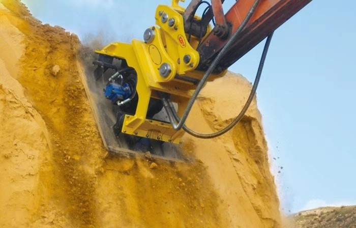 HYDRAULIC PLATE COMPACTOR